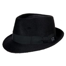 Trilby James in Velour by MICHAEL ZECHBAUER --> hut.net